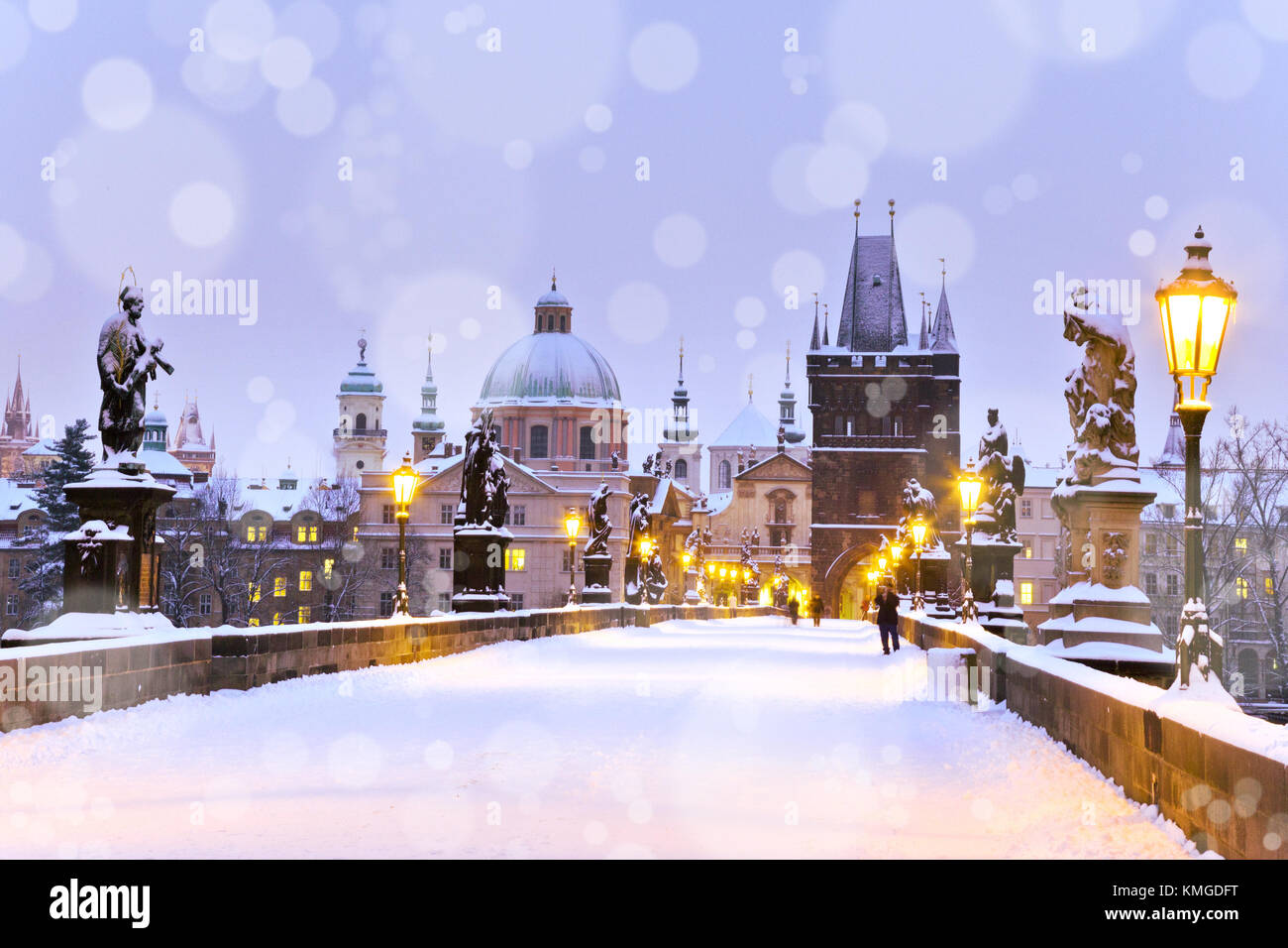 Snow charles bridge in prague hi-res stock photography and images - Alamy