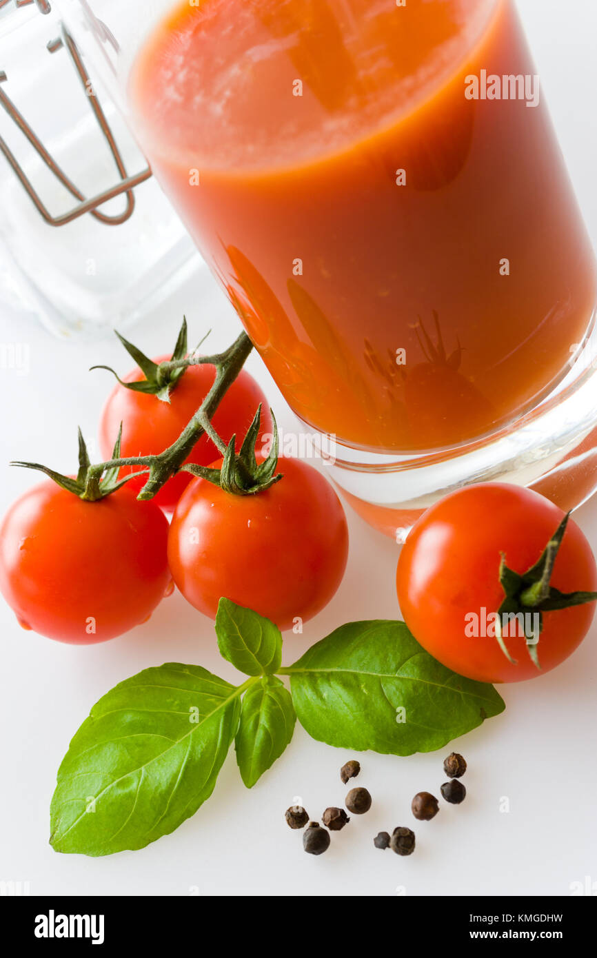 fresh red tomatoes in the kitchen Stock Photo - Alamy