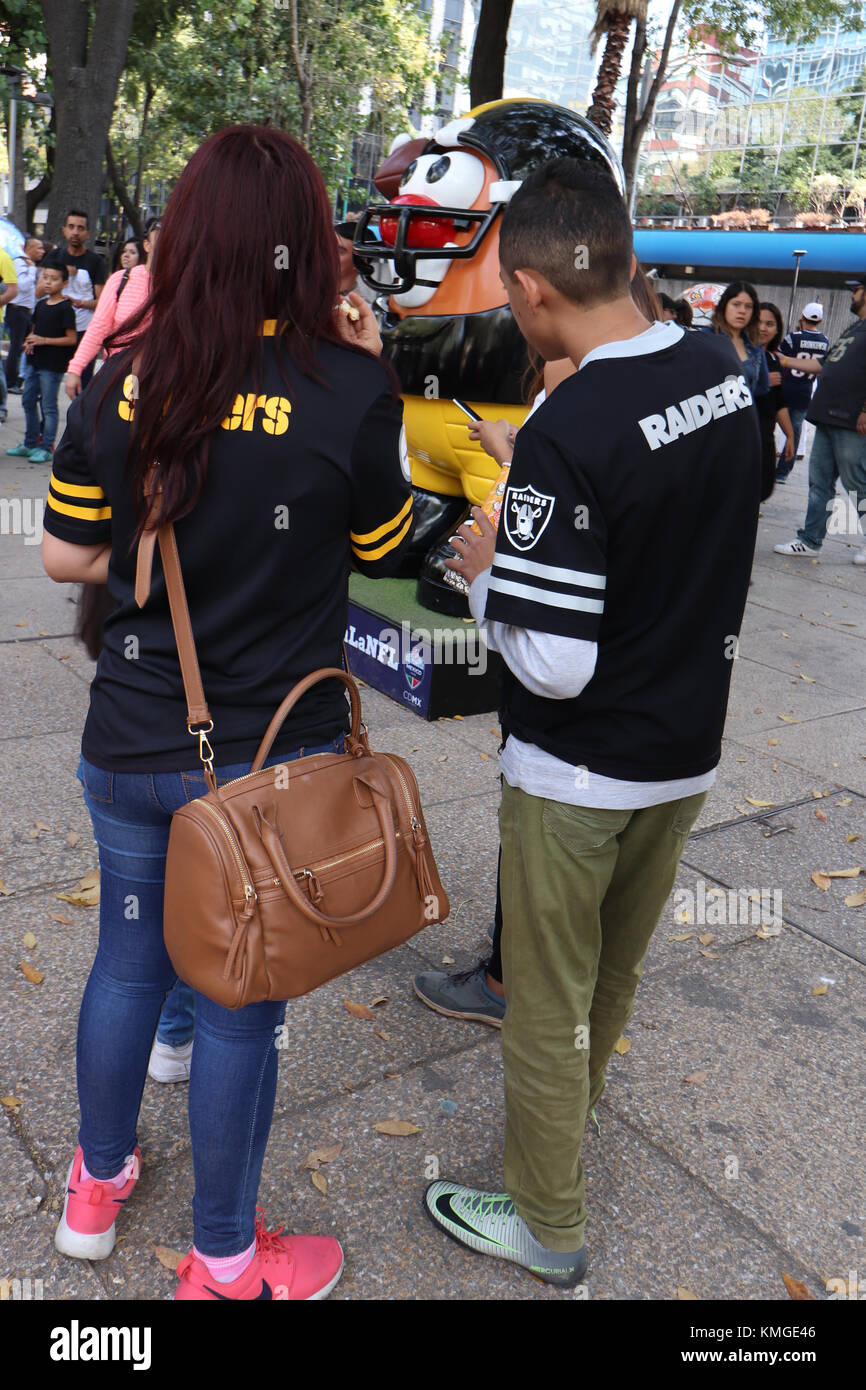 Nfl spectators super hi-res stock photography and images - Alamy