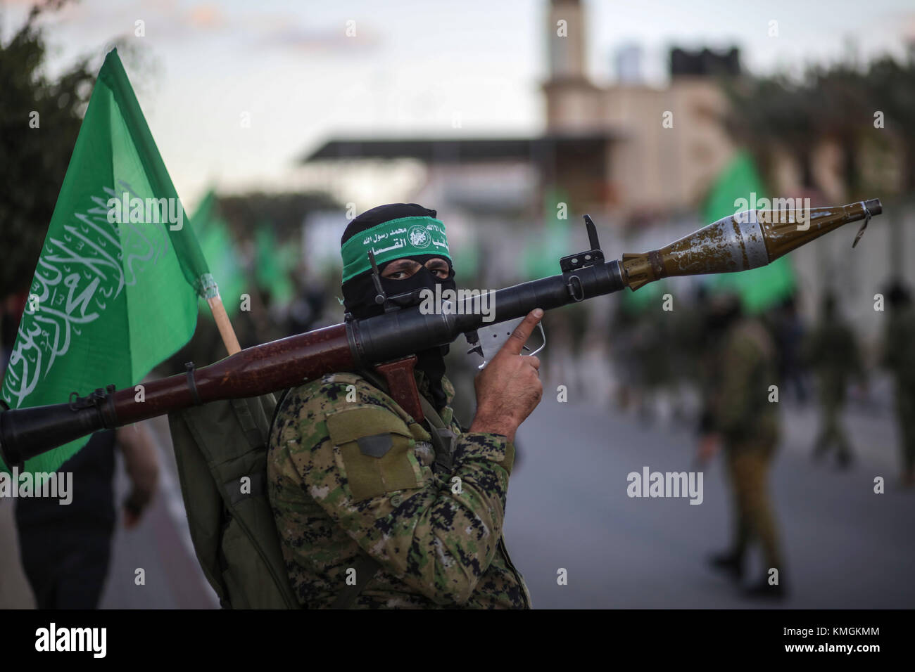 Man with rocket launcher hi-res stock photography and images - Alamy
