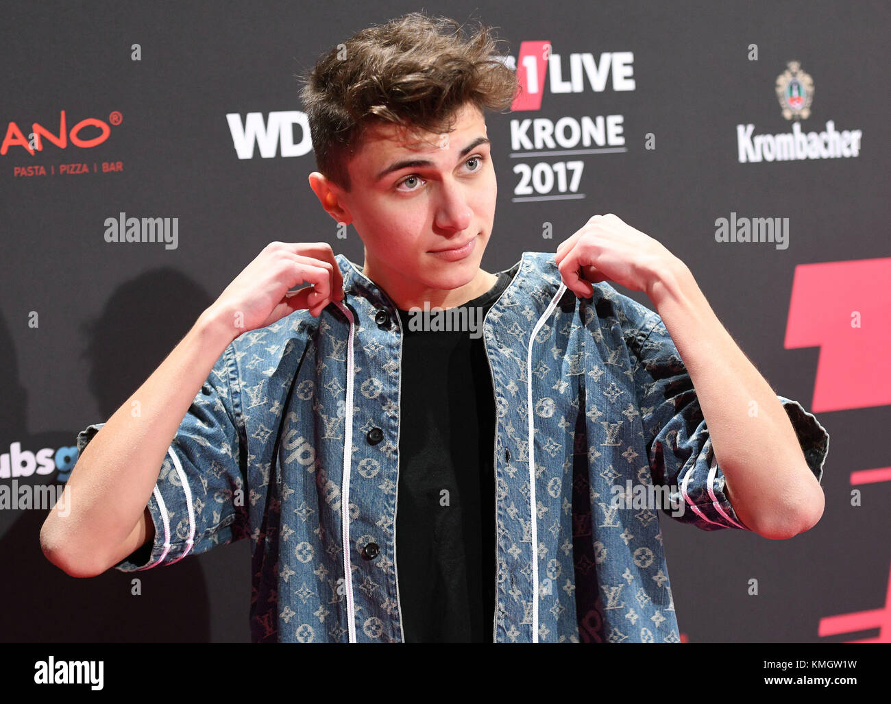Bochum, Germany. 7th Dec, 2017. Singer Lukas Rieger arrives at the ...