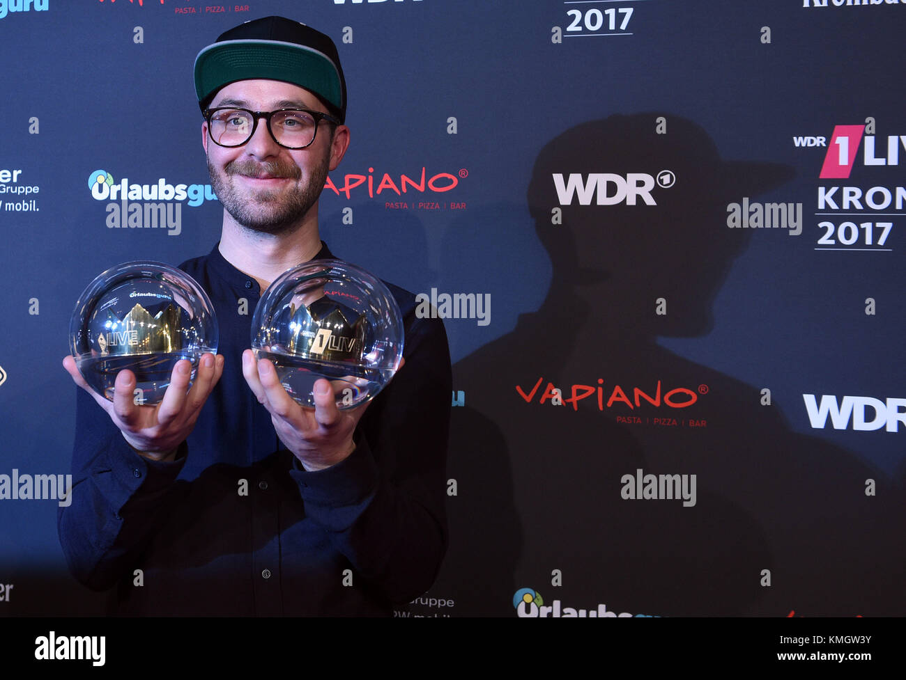 Bochum, Germany. 7th Dec, 2017. Singer Mark Forster presents his awards ...