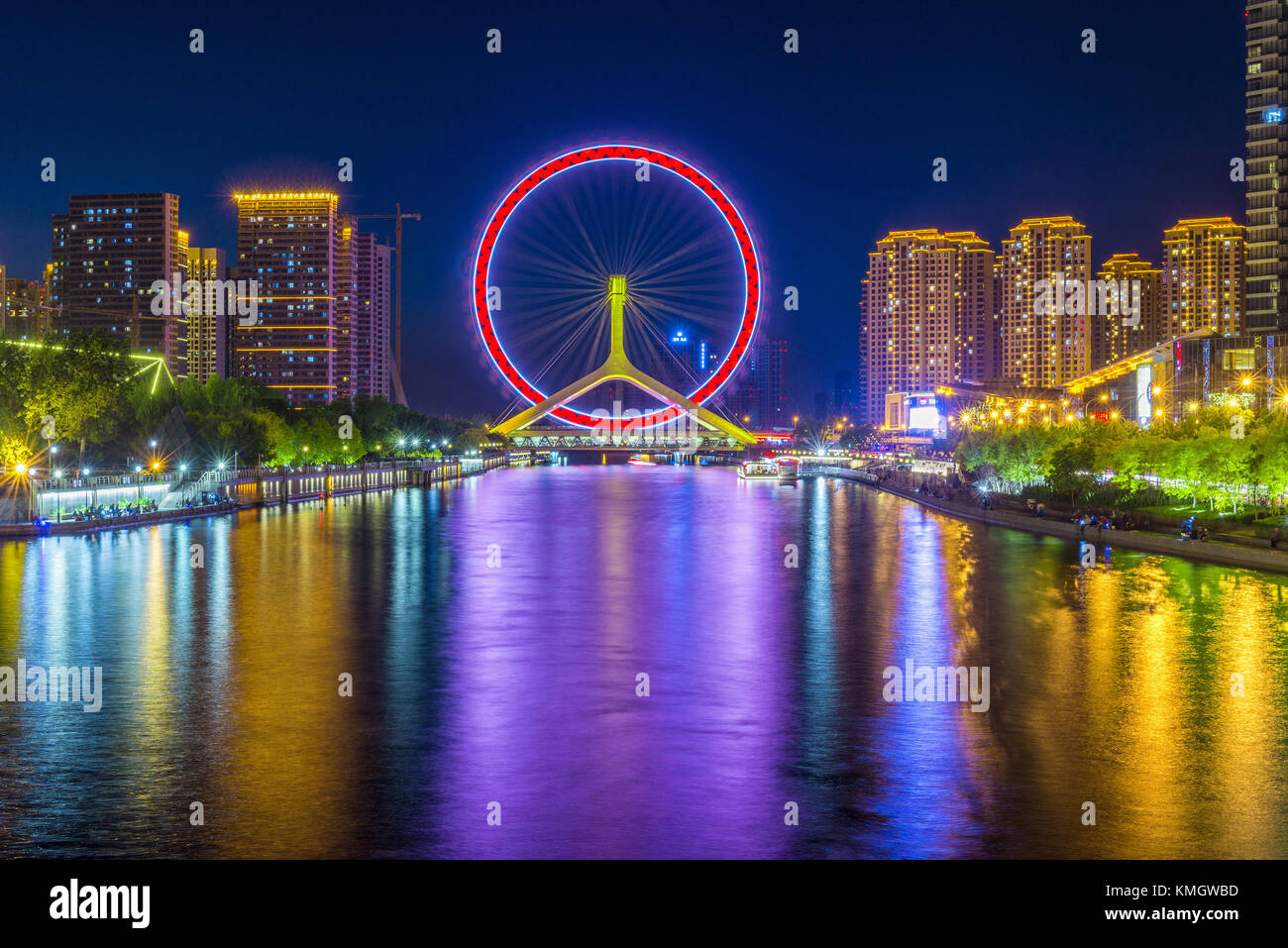 Tianjin, Tianjin, China. 8th Dec, 2017. The Tianjin Eye is a 120-metre ...