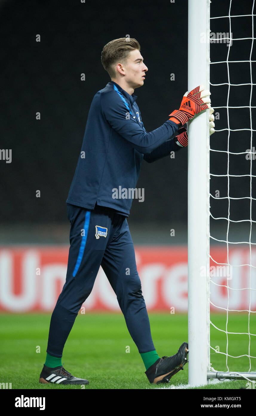 Berlin, Germany. 7th Dec, 2017. Berlin's goalkeeper Jonathan Klinsmann ...