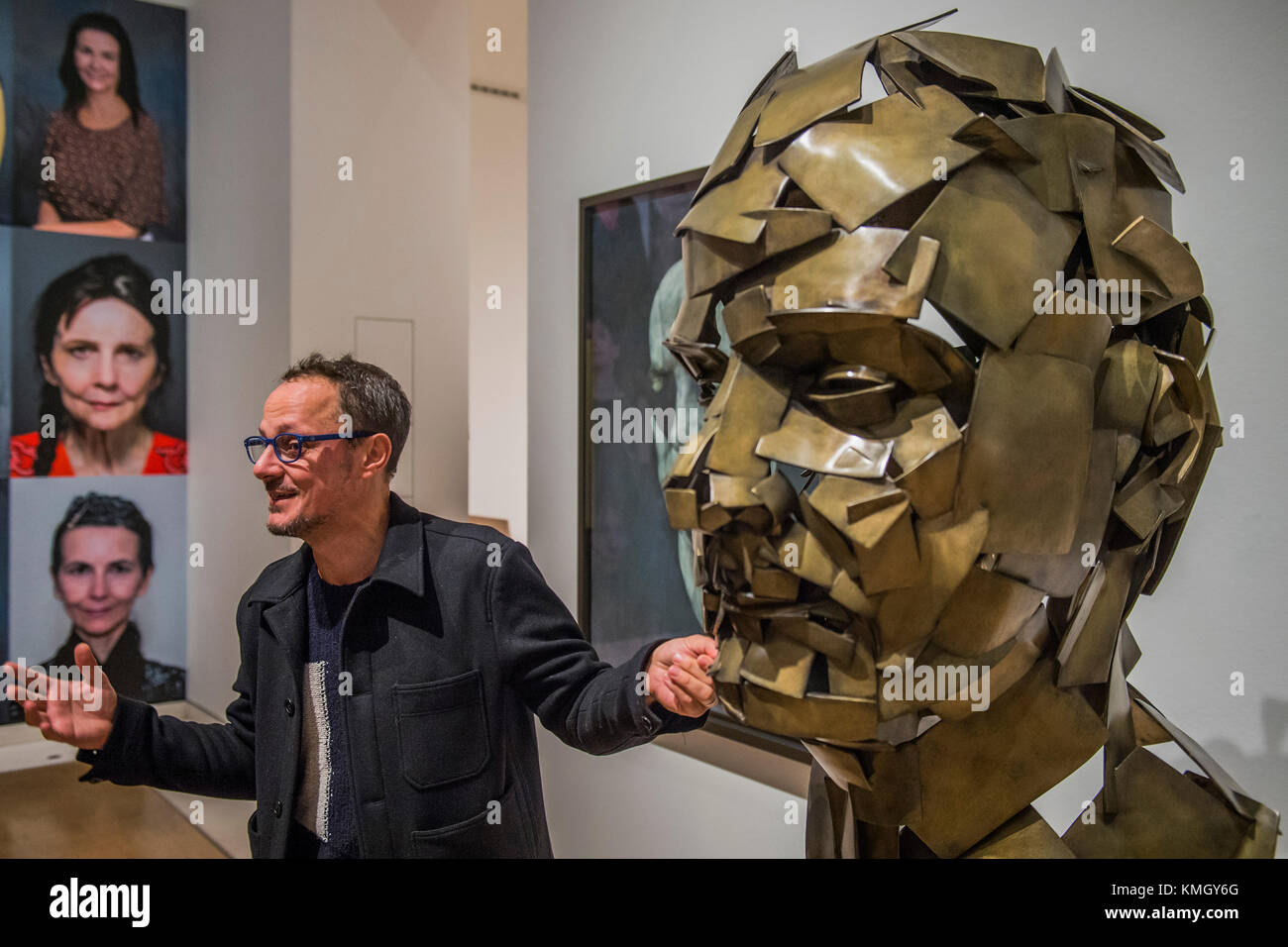 London, UK. 07th Dec, 2017. Jonathan Yeo with his sculpture Homage to ...