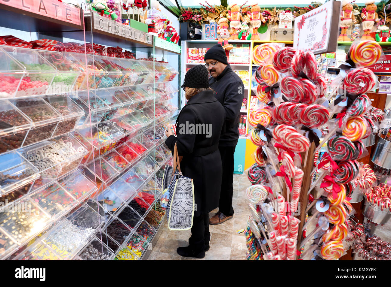 New York, USA. 7th Dec, 2017. People select festive candy at a booth in ...
