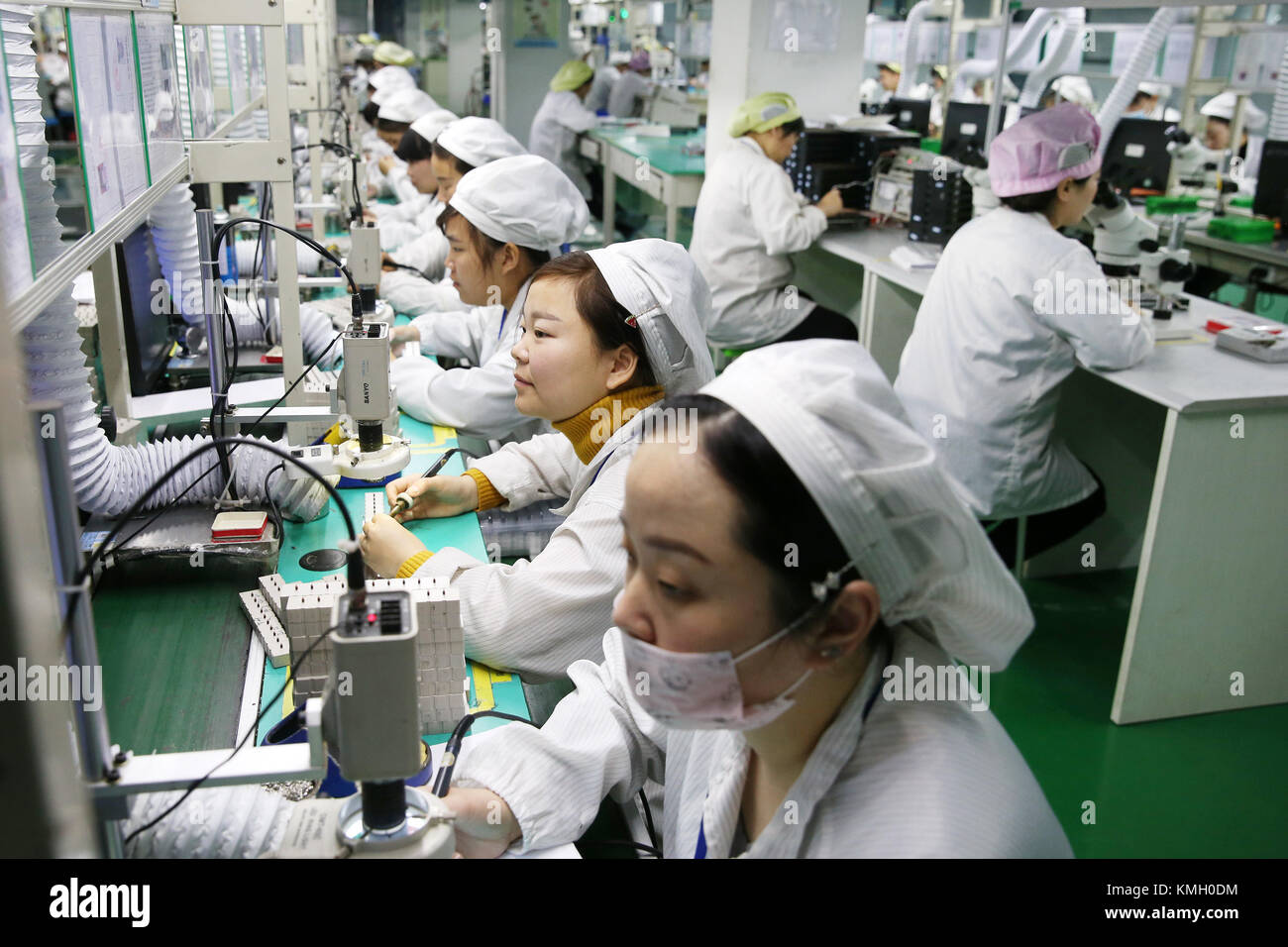 Mobile phone production line hi-res stock photography and images - Alamy