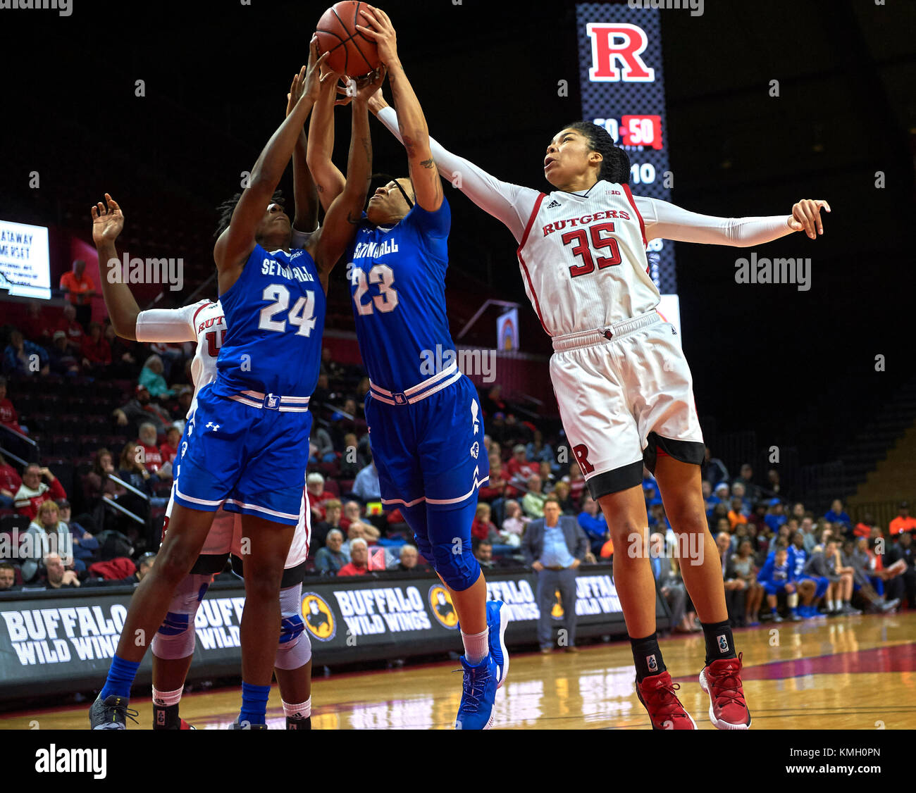 Piscataway, New Jersey, USA. 8th Dec, 2017. Seton Hall forwards Taylor ...