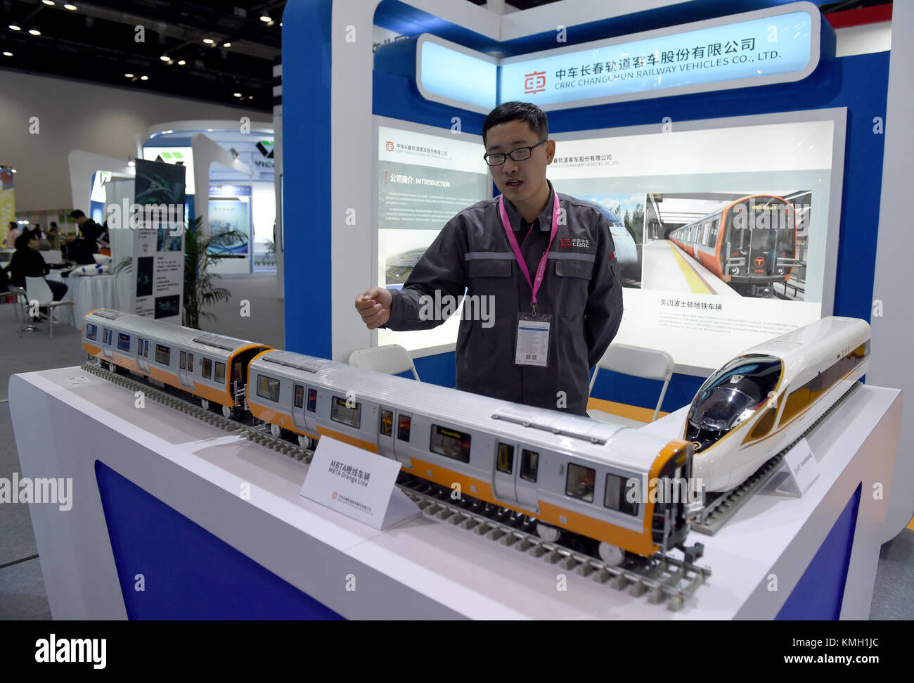 (171209) -- BEIJING, Dec. 9, 2017 (Xinhua) -- A worker from CRRC ...