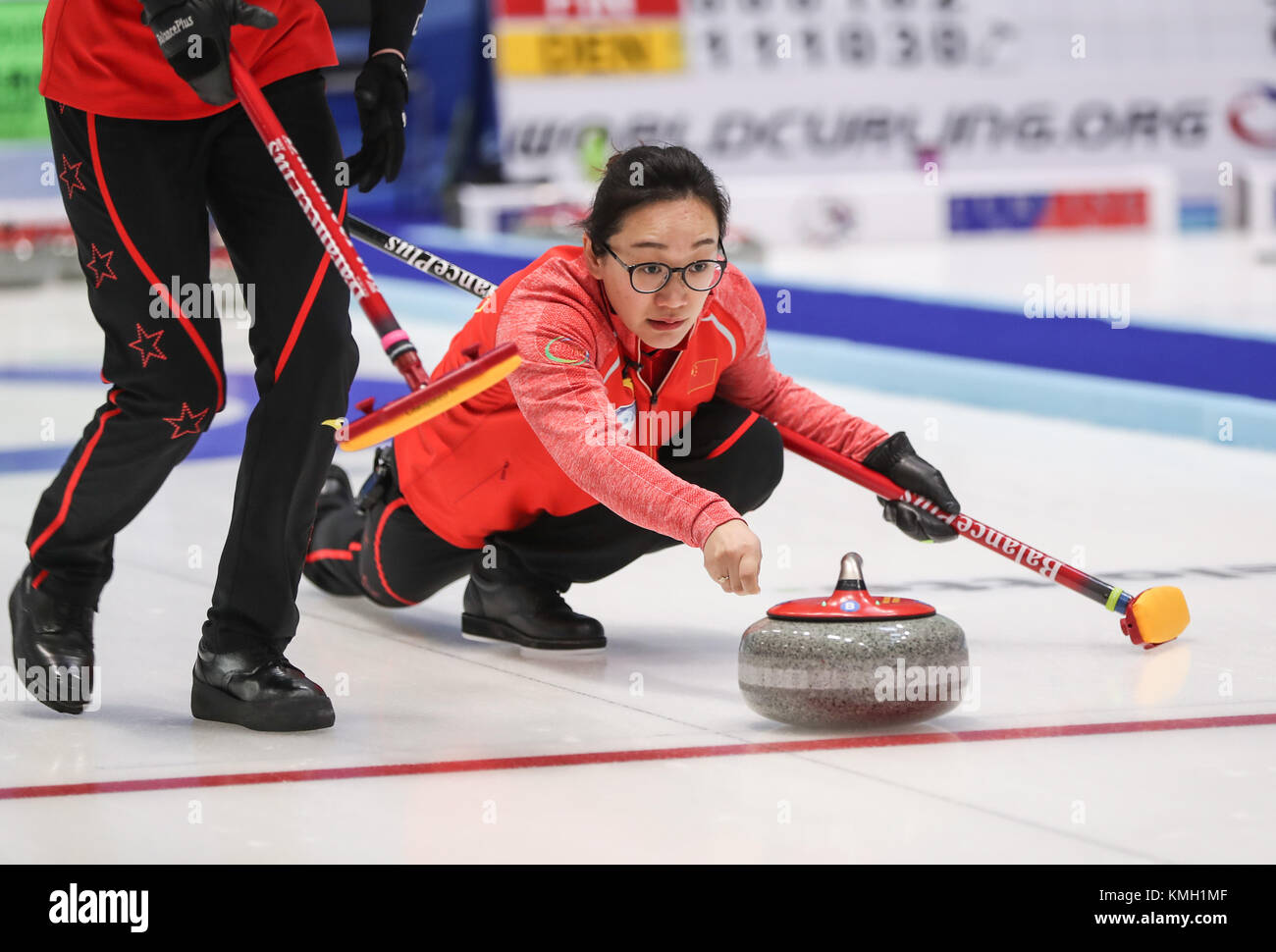 (171209) -- PILSEN, Dec. 9, 2017 (Xinhua) -- China's Zhou Yan casts ...