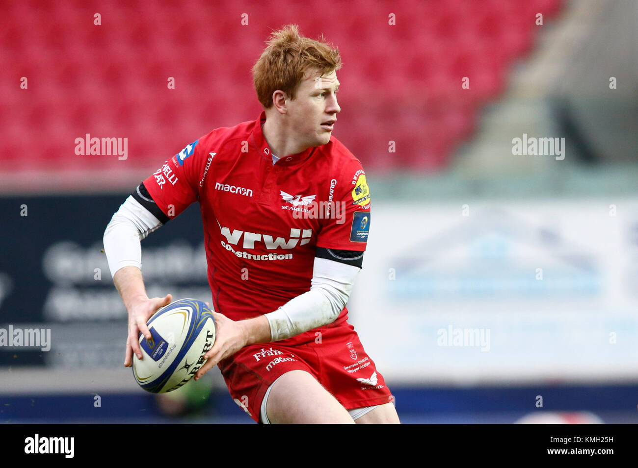 Rhys Patchell of the Scarlets on the attack against Benetton Rugby of ...