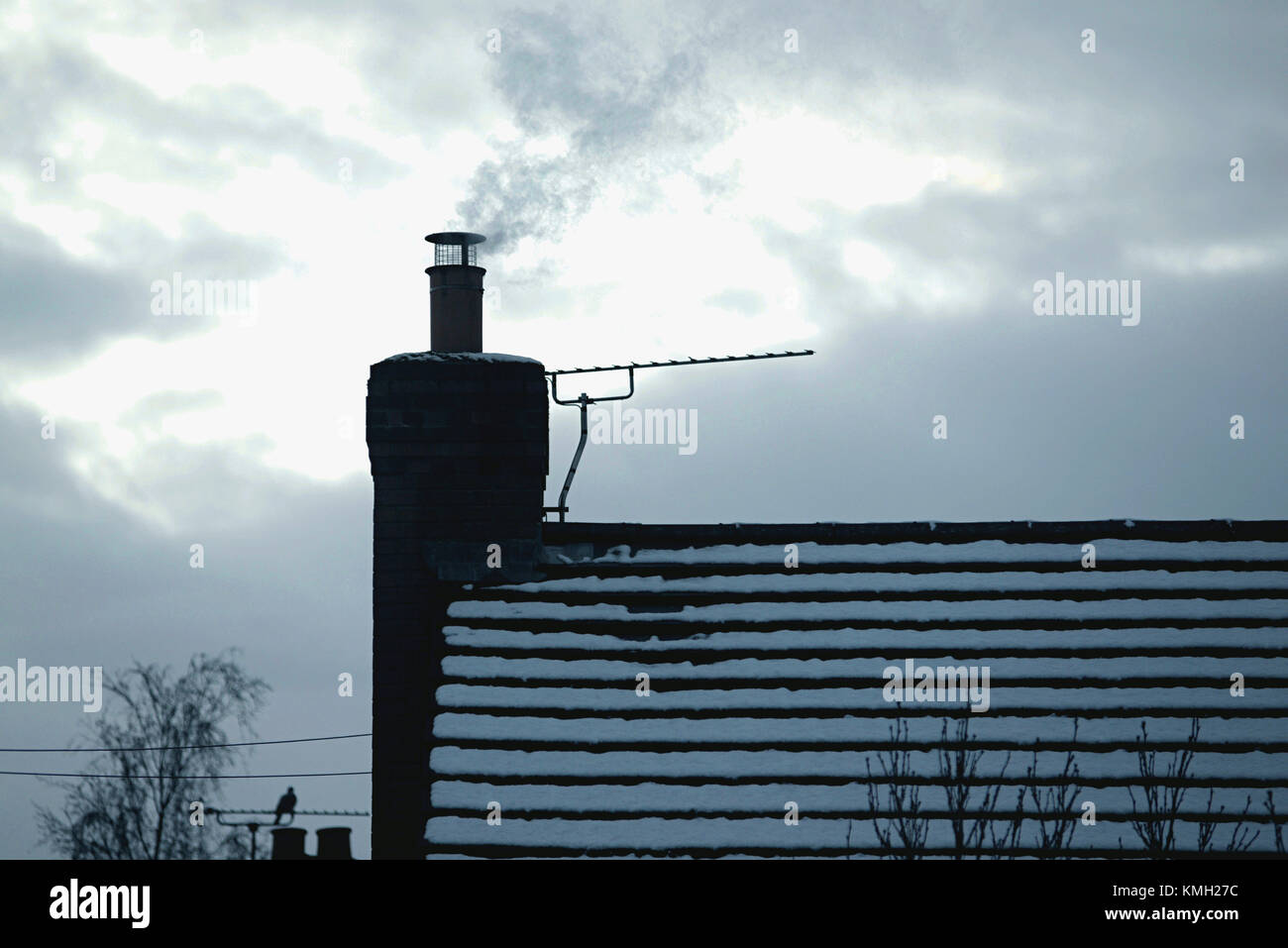 House chimney smoke hi-res stock photography and images - Alamy
