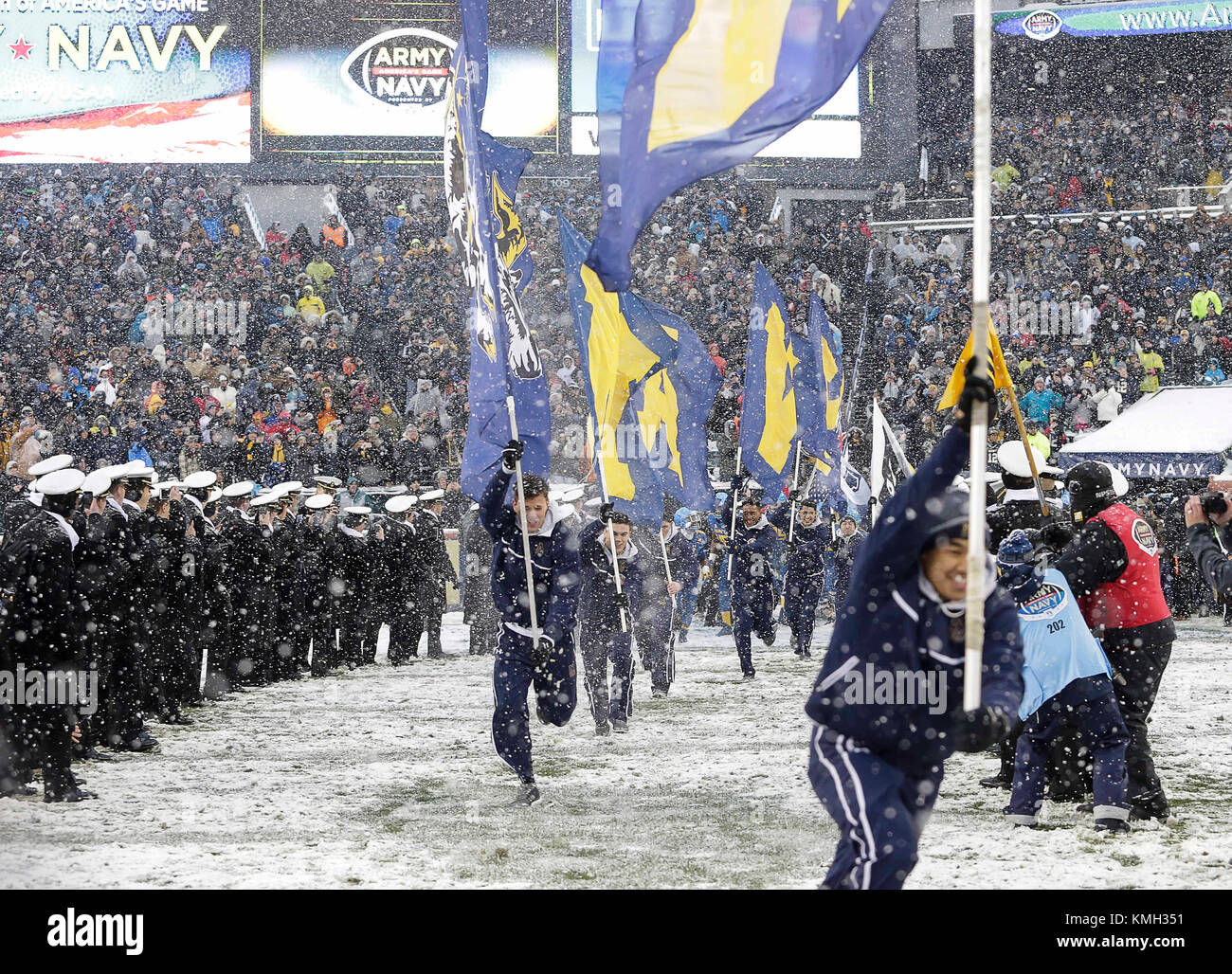 Navy cheerleaders hi-res stock photography and images - Alamy
