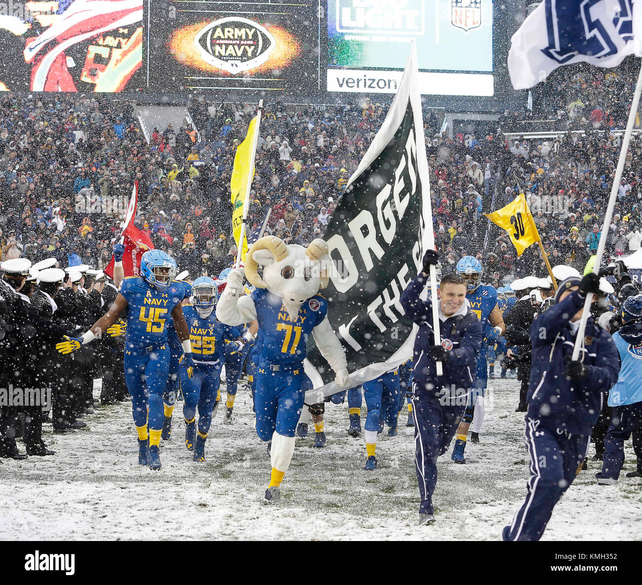 Philadelphia, Pennsylvania, USA. 9th Dec, 2017. Naval Academy mascot ...