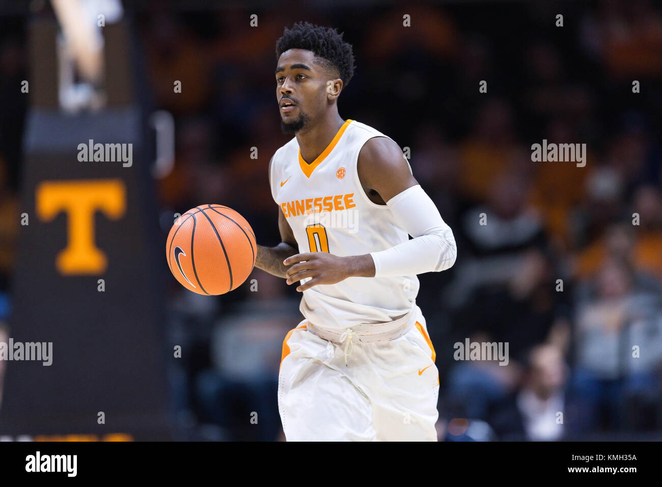 December 9, 2017: Jordan Bone #0 of the Tennessee Volunteers brings the ...