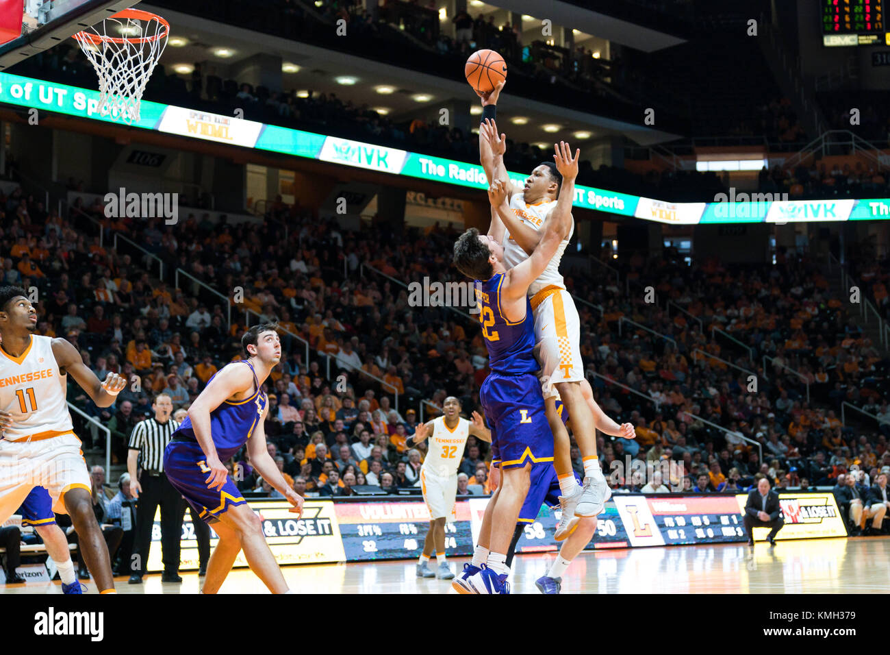 December 9, 2017: Grant Williams #2 of the Tennessee Volunteers shoots ...