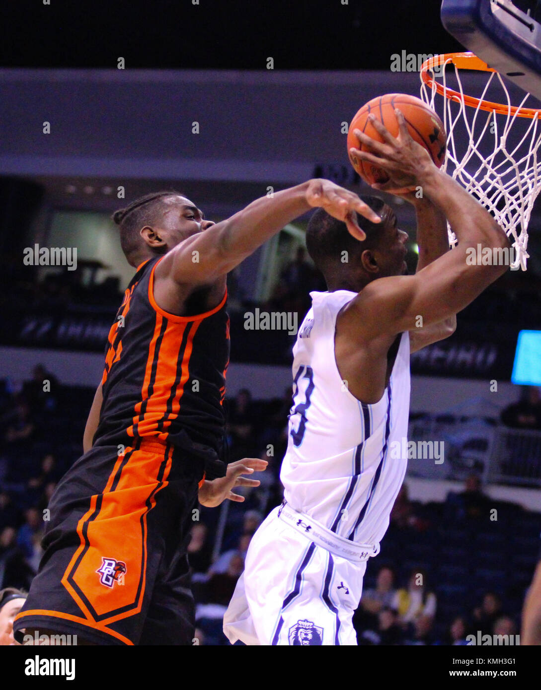 December 9, 2017 - Old Dominion Monarchs forward Aaron Carver (13 ...