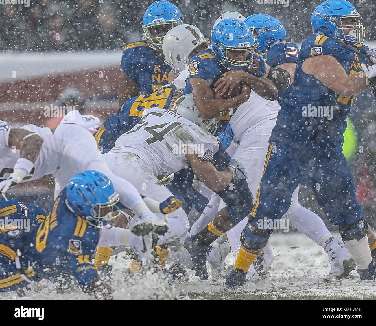Philadelphia, PA, USA. 9th Dec, 2017. Navy quarterback Malcolm Perry ...
