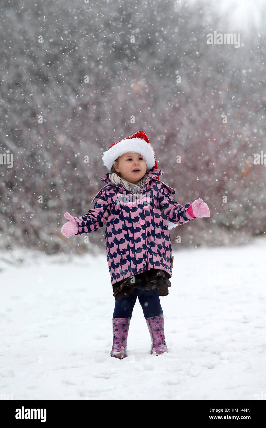 Cambridge, UK 10th December 2017. Ivy Mitchell, 2 has fun in the heavy ...