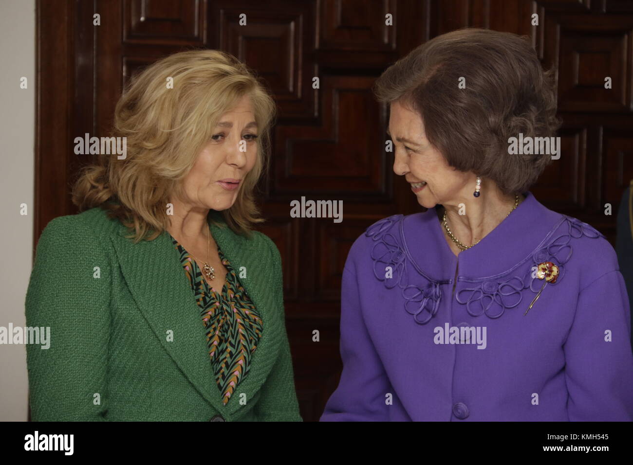 Sevilla, Spain. 10th Dec, 2017. Queen Sofía receives first edition of "Juan Antonio Carrillo ...