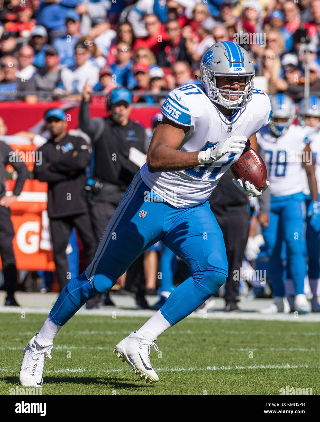 Tight end darren fells hi-res stock photography and images - Alamy