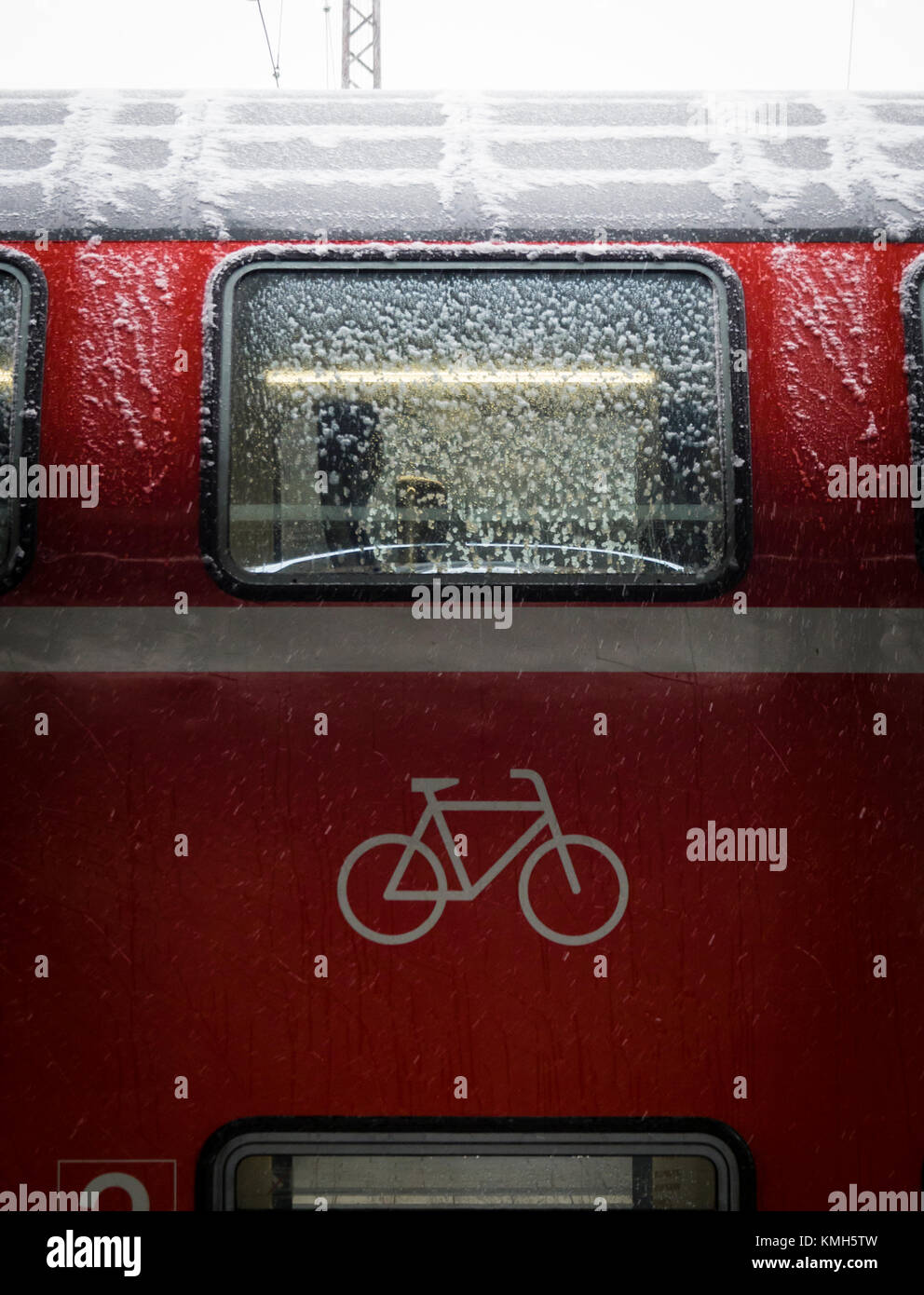 Trains snowed inside hi-res stock photography and images - Alamy