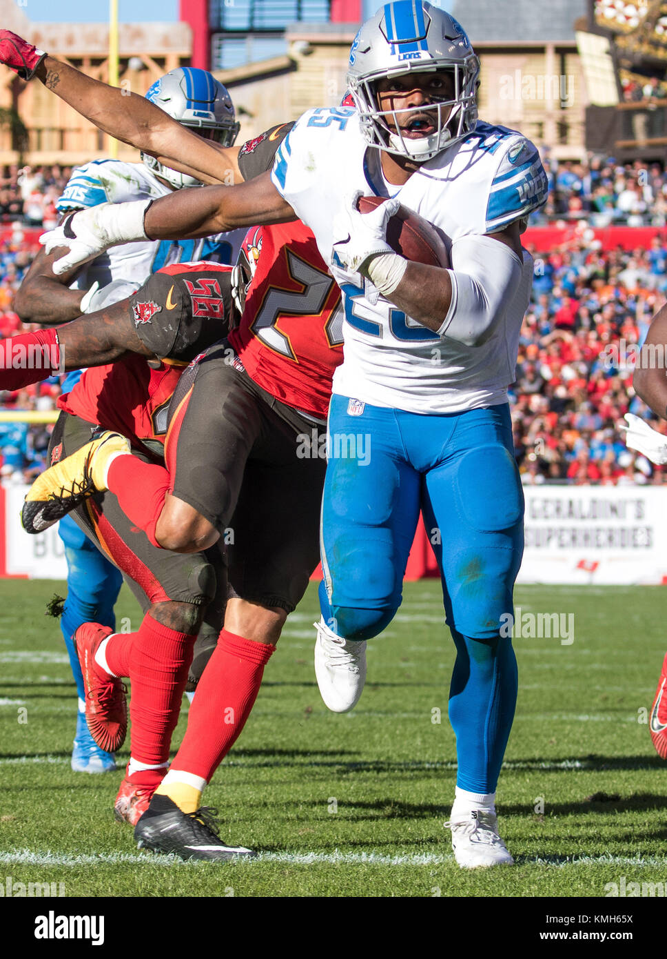 December 10, 2017 - Detroit Lions running back Theo Riddick (25) runs ...
