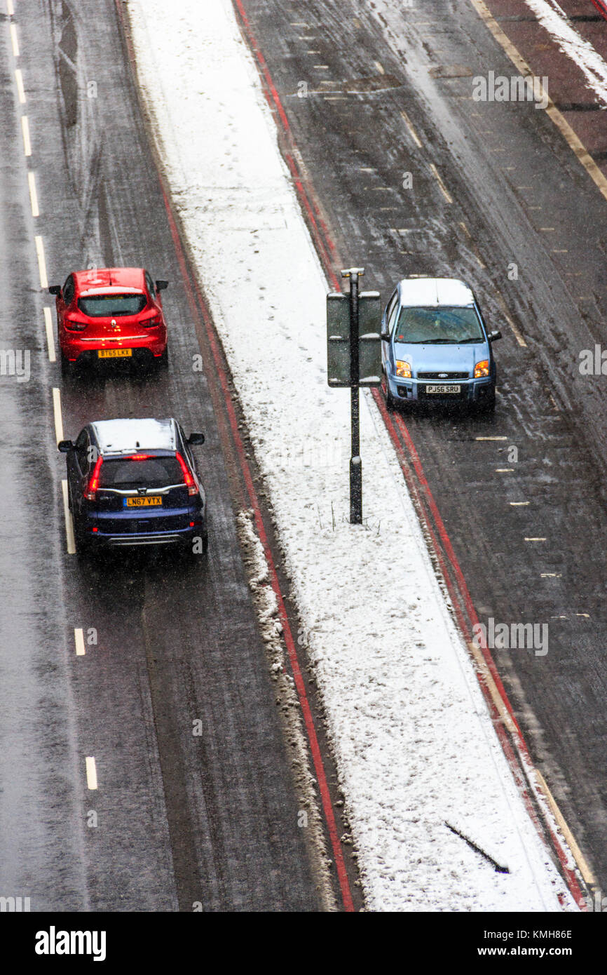 Highgate, London, UK. 10th December 2017. Snow causes travel disruption ...