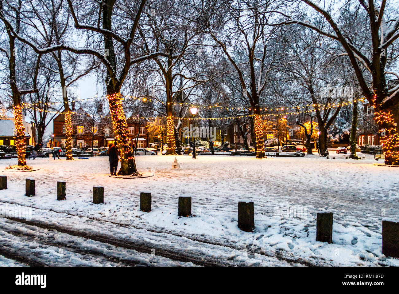 Village pond christmas lights hi-res stock photography and images - Alamy