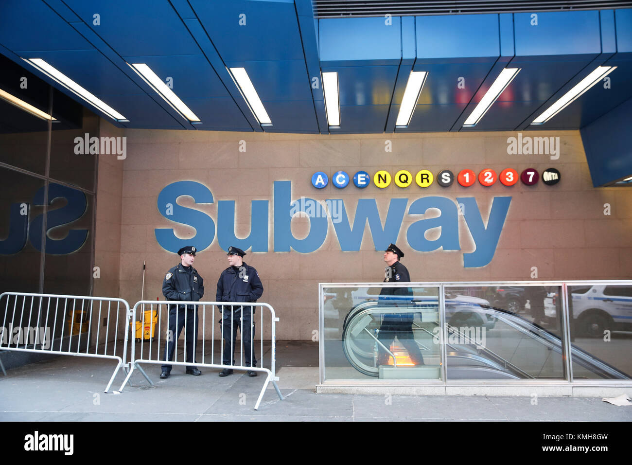 New york explosion police hi-res stock photography and images - Alamy