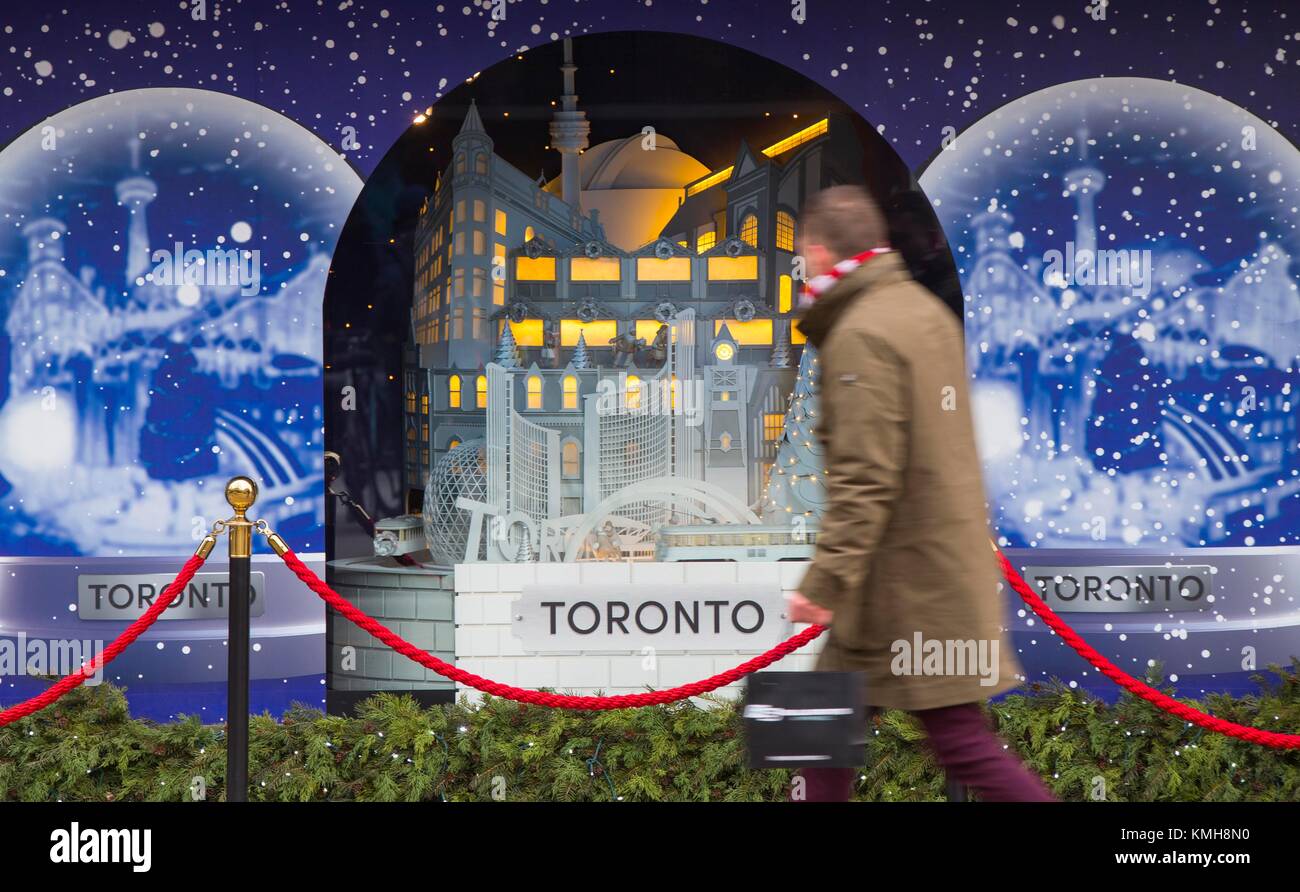Animated window displays hi-res stock photography and images - Alamy