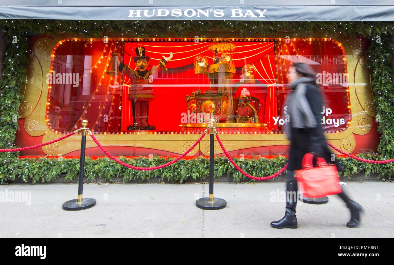 Animated window displays hi-res stock photography and images - Alamy