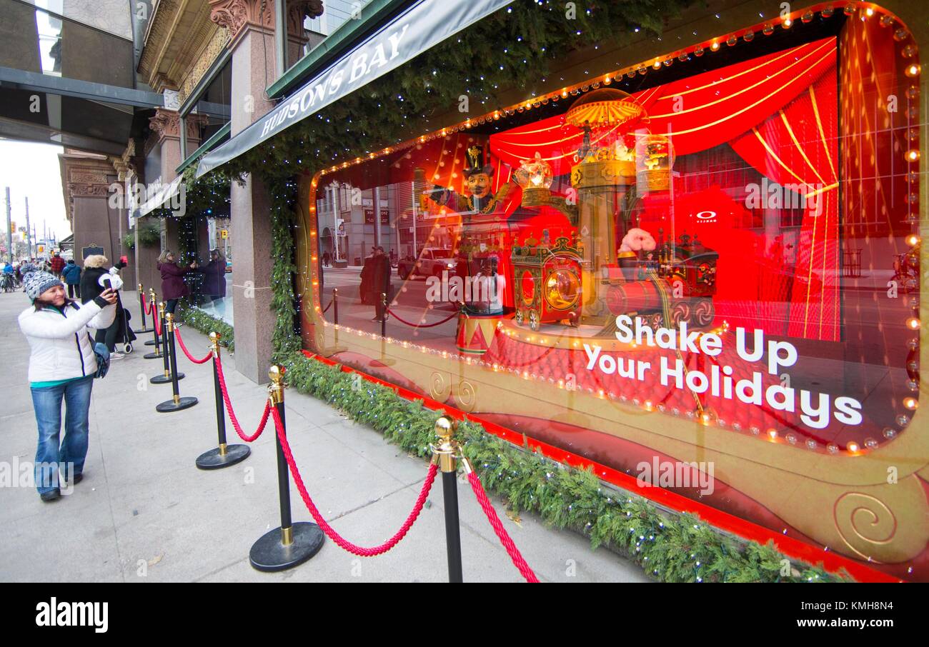 Animated window displays hi-res stock photography and images - Alamy