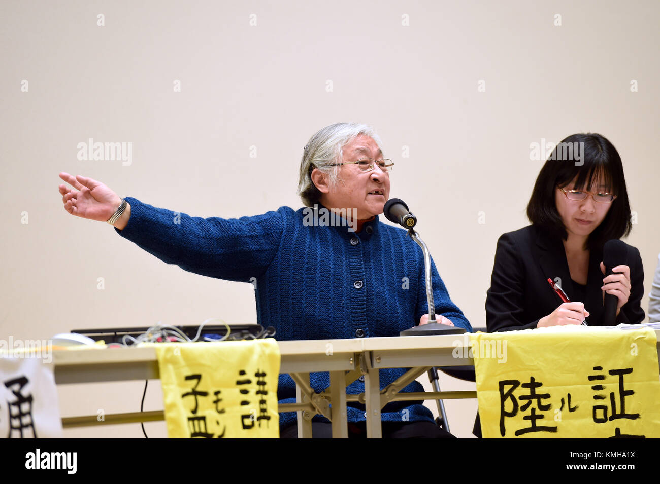 Tokyo, Japan. 12th Dec, 2017. Lu Ling (L), daughter of a Nanjing ...