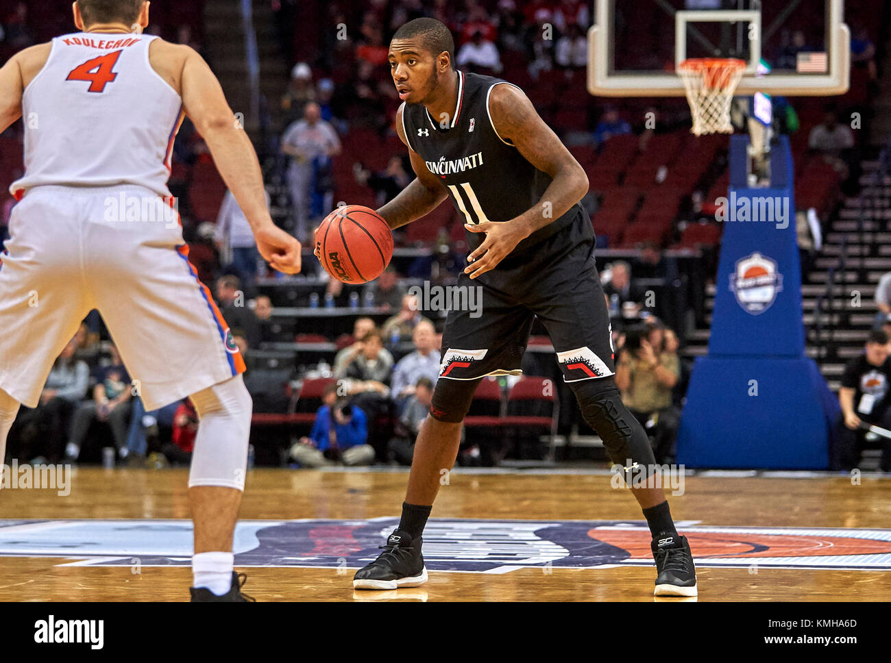 Newark, New Jersey, USA. 9th Dec, 2017. Cincinnati's forward Gary Clark ...