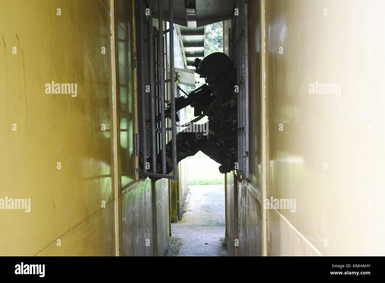Singapore. 13th Dec, 2017. A soldier of the Philippines Army (PA ...
