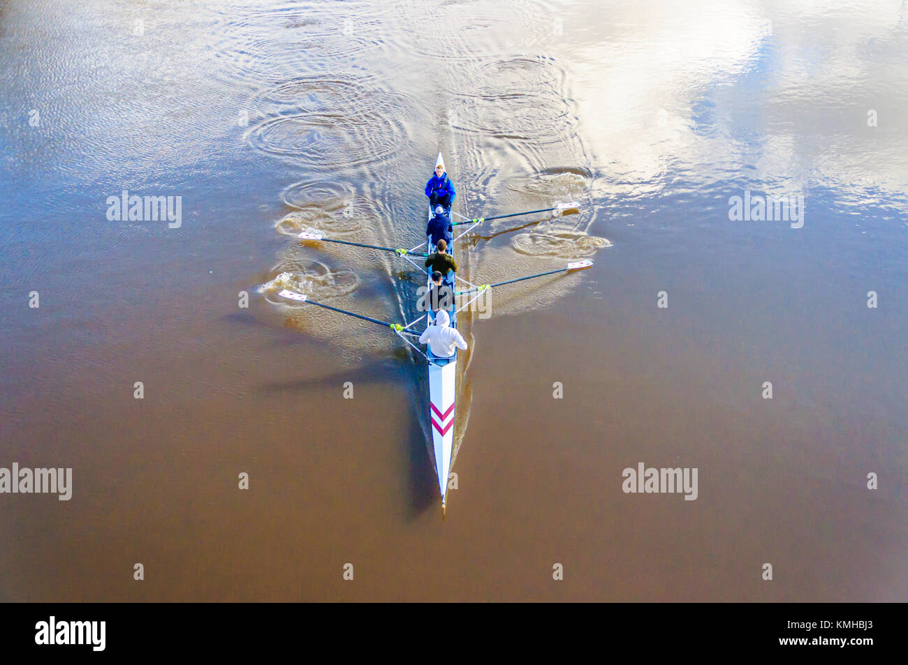 Glasgow, Scotland, UK. 17th February, 2018. UK Weather. Male rowers and ...