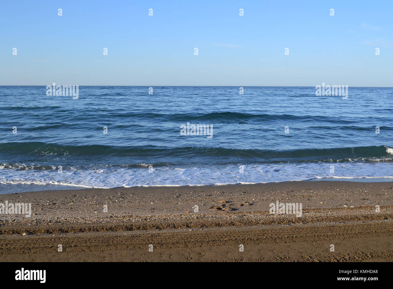 Orilla playa arena arena costa hi-res stock photography and images - Alamy