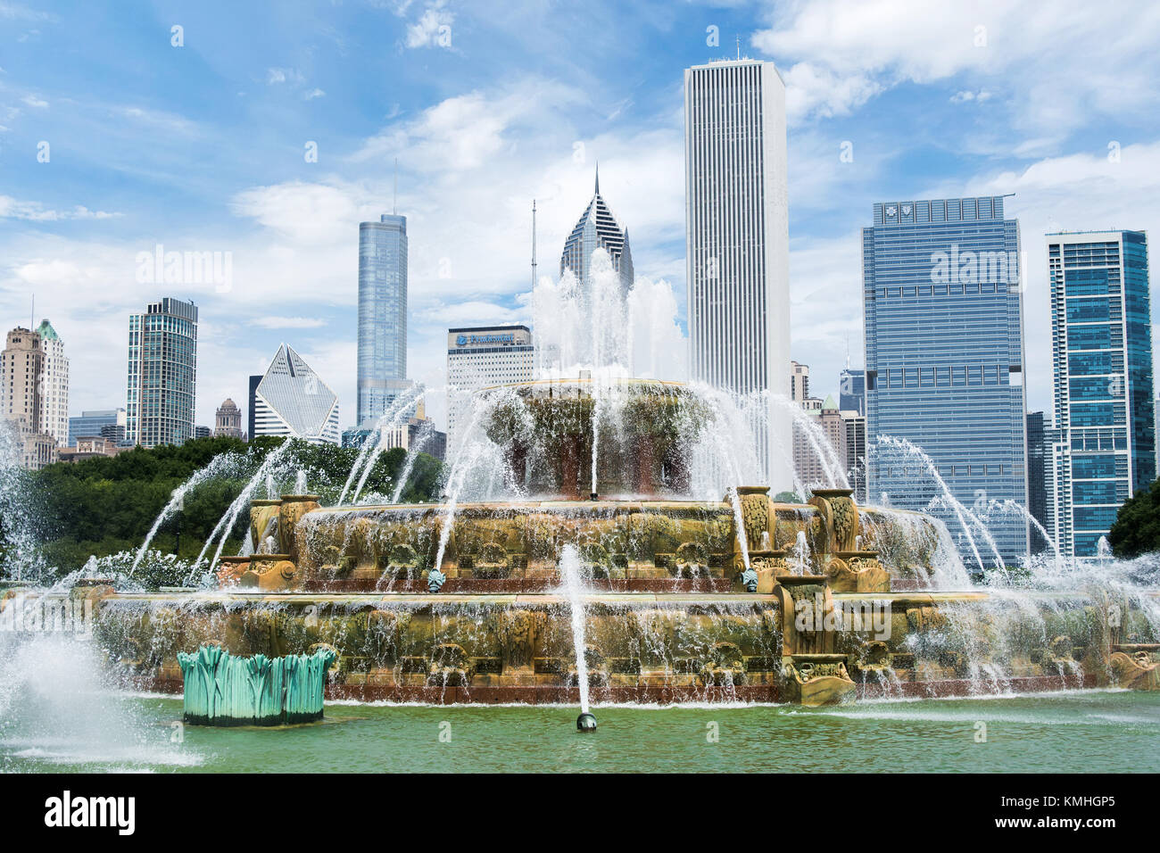 Buckingham Fountain in Chicago, Illinois Stock Photo - Alamy
