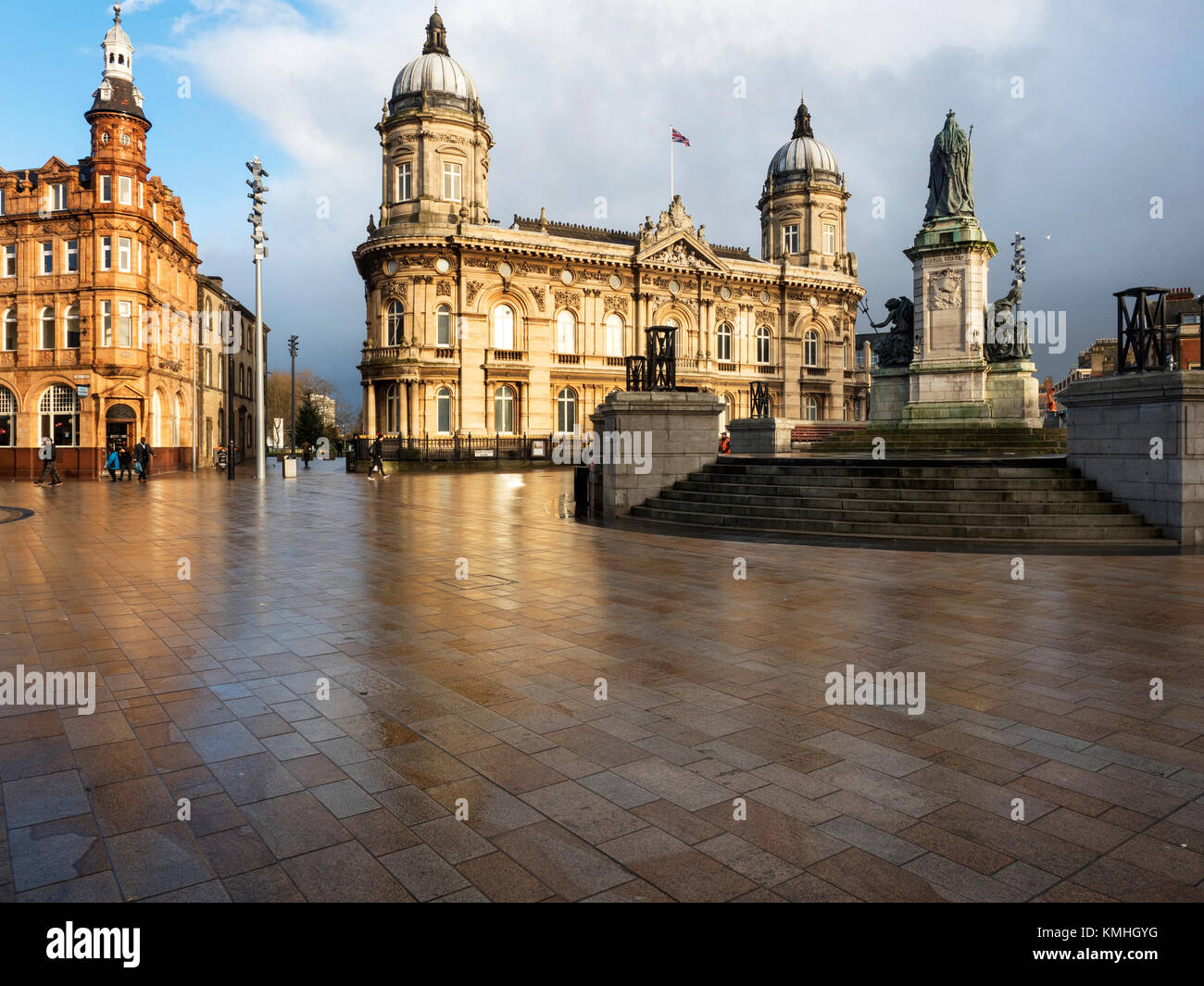 The Maritime Museum in Queen Victoria Square on a Wet Day Hull ...