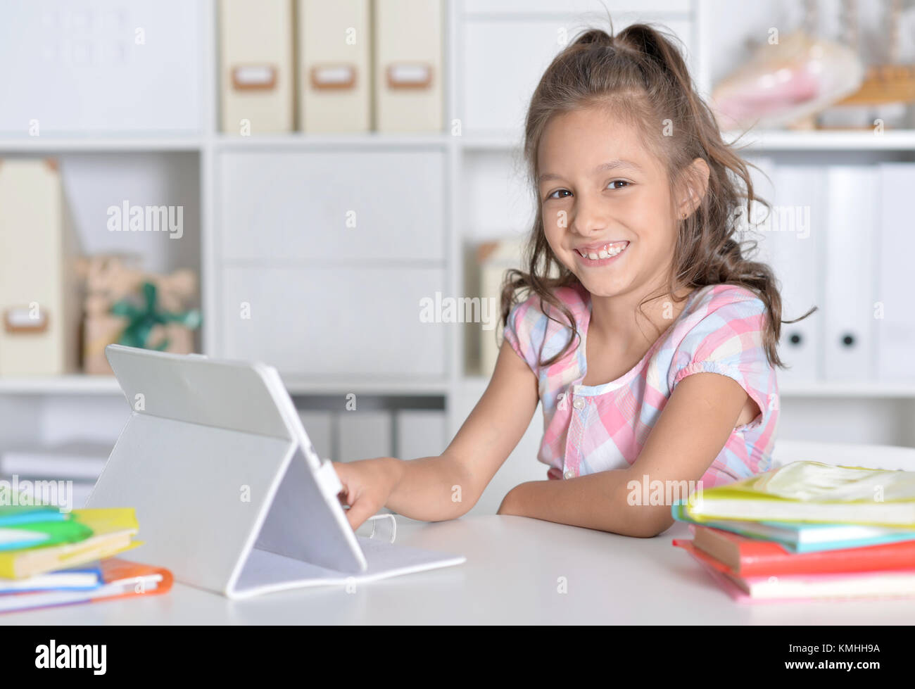 Little girl using tablet Stock Photo - Alamy