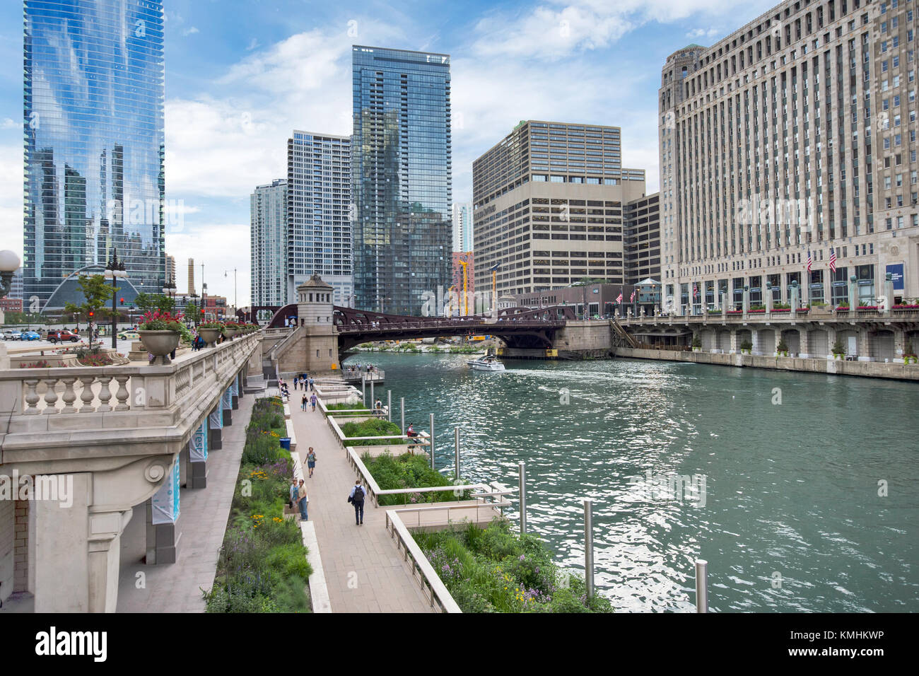 Northern Chicago River Riverwalk on North Branch Chicago River in ...