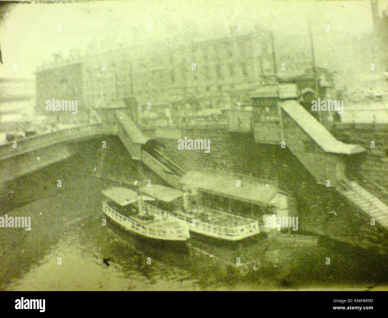 Embarkation point hi-res stock photography and images - Alamy