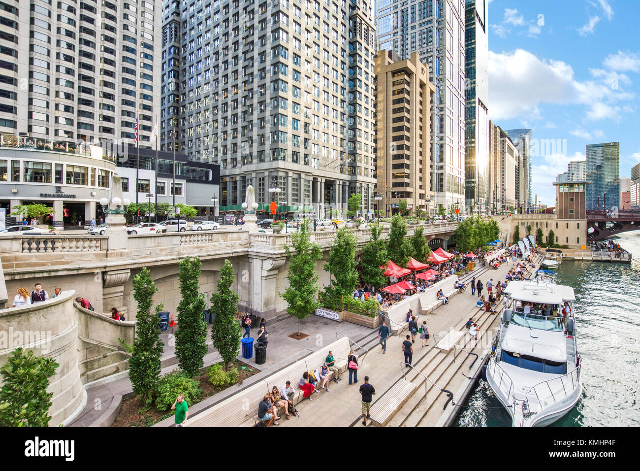 Northern Chicago River Riverwalk on North Branch Chicago River in ...