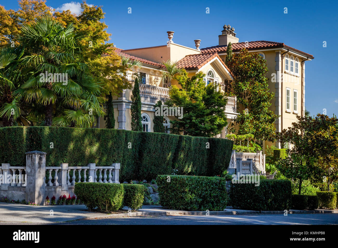 Mansion in the wealthy Queen Anne district of north Seattle, Washington ...