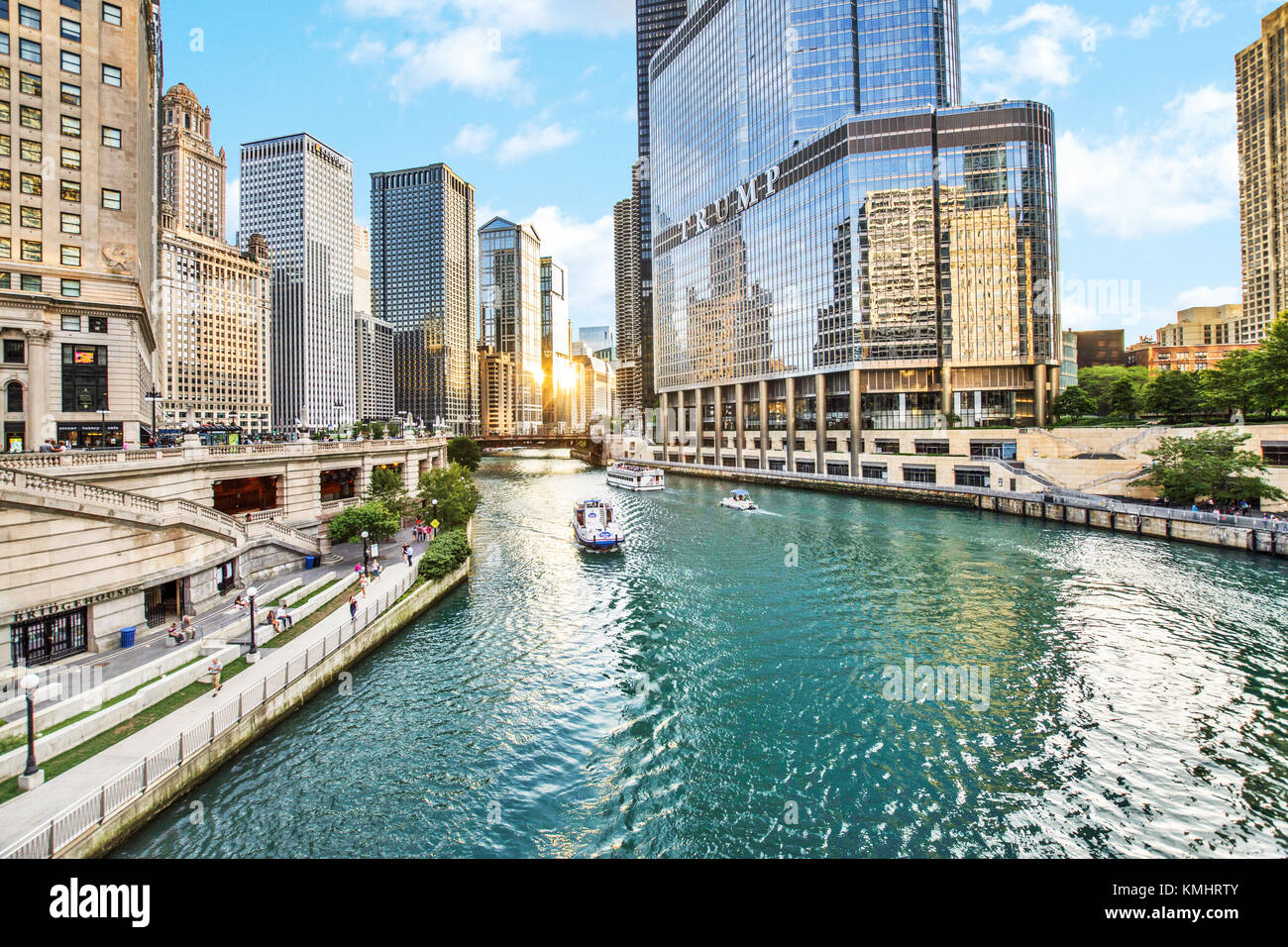 Northern Chicago River Riverwalk on North Branch Chicago River in ...