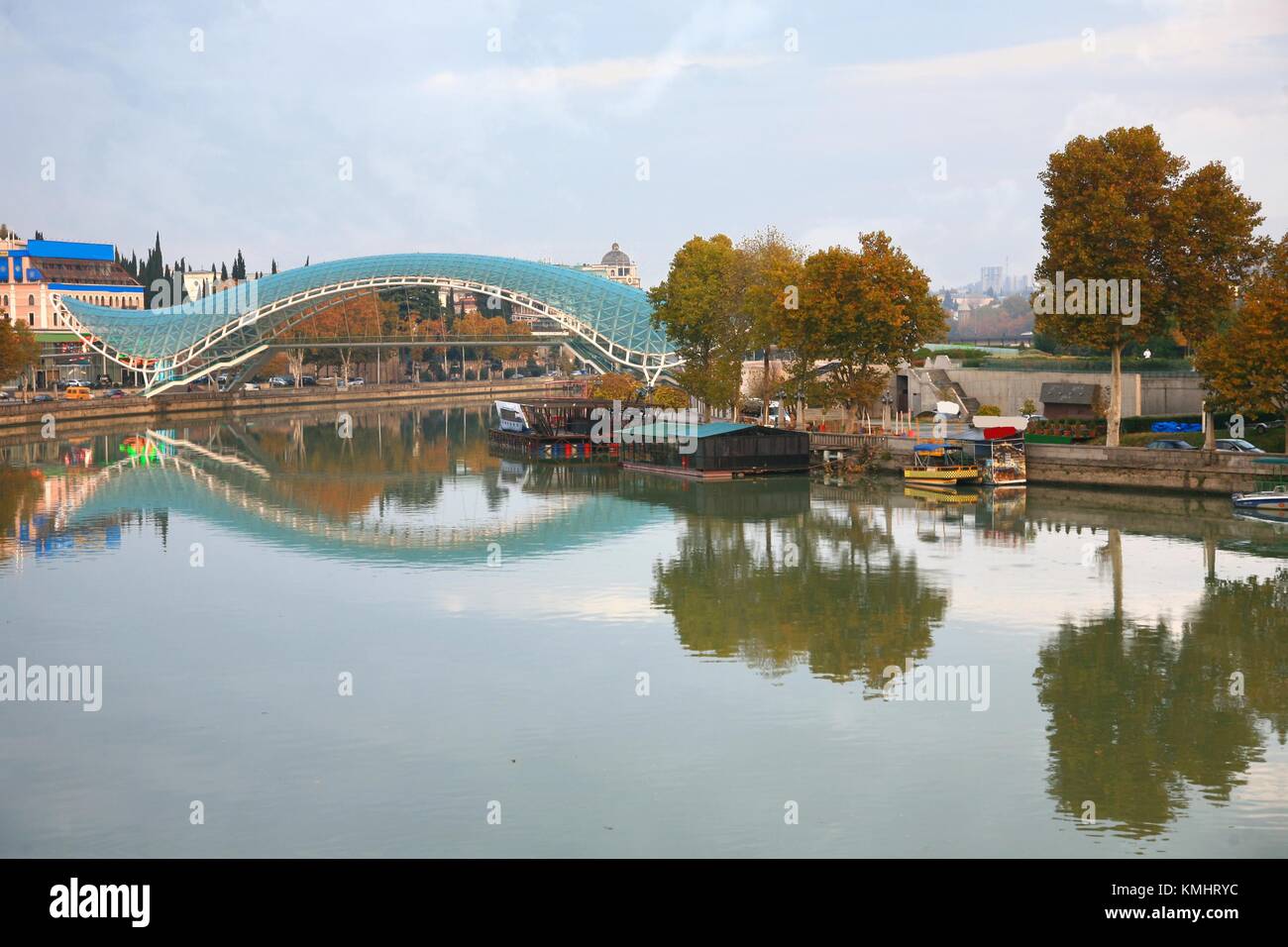 View bow shaped pedestrian bridge hi-res stock photography and images ...