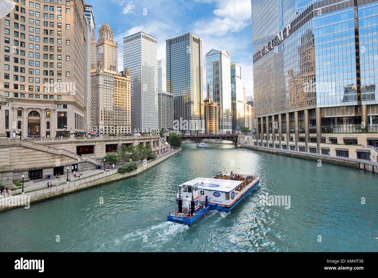 Northern Chicago River Riverwalk on North Branch Chicago River in ...