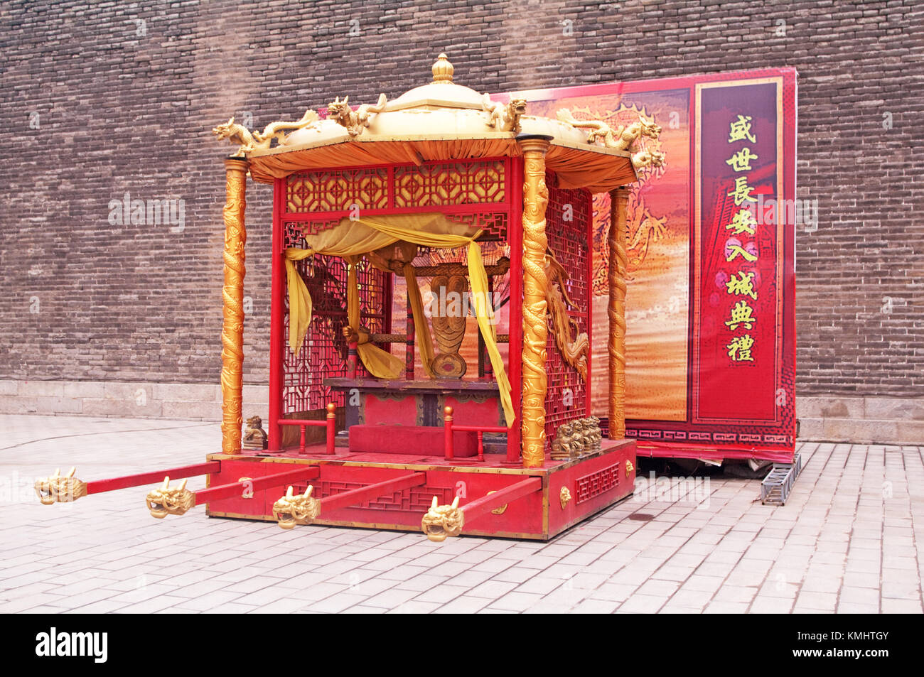 Traditional Welcome Ceremony, By City Wall Gate, Chinese Throne Xian ...