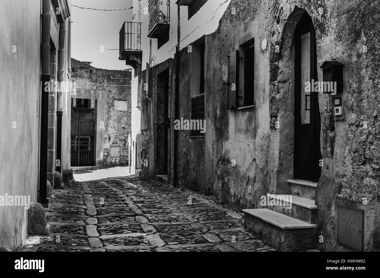 Pavement drawings hi-res stock photography and images - Alamy